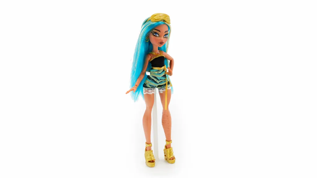 Free Shipping! Monster High Buried Secrets Surprise Dolls with Cozy ...